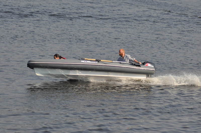 Pequeños y geniales. F- RIB: el bote neumàtico con quilla rigida y ...